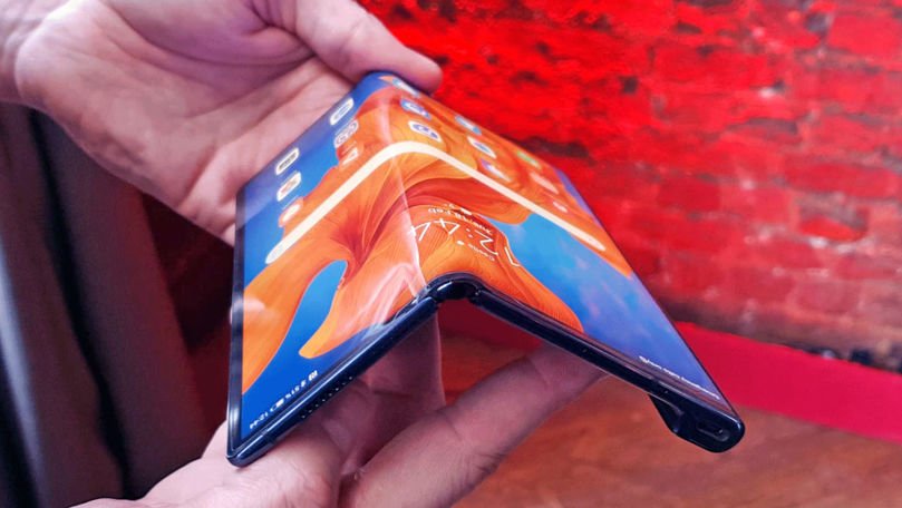Huawei și-a prezentat noul telefon pliabil: Cât de scump e Mate Xs ...